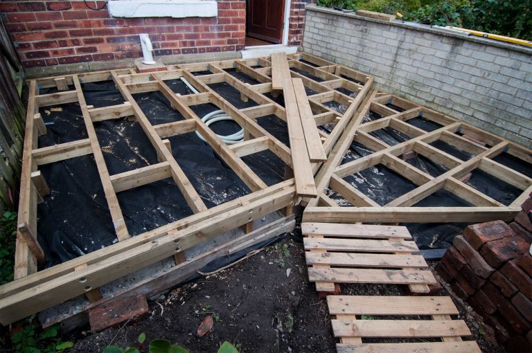 Split Level Garden Deck - Wood Newt